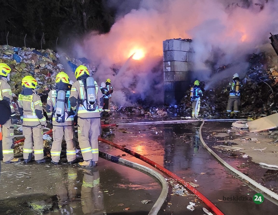 Płonęły odpady w Czechowicach-Dziedzicach. Czy to podpalenie? - Beskidzka24.pl - Regionalny ...