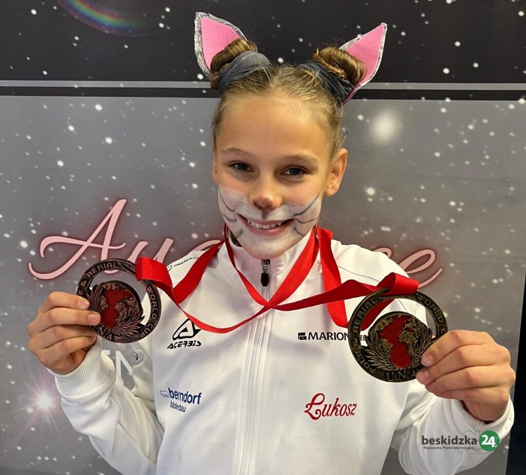 Oliwia z Jaworza mistrzynią świata w akrobatyce powietrznej ...