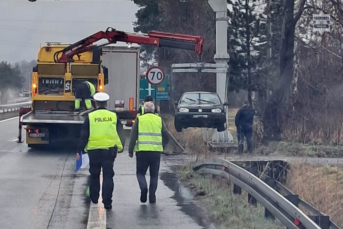 Na drogach jest mokro i ślisko. Efekt to trzy poważne wypadki jednego dnia - Beskidzka24.pl ...